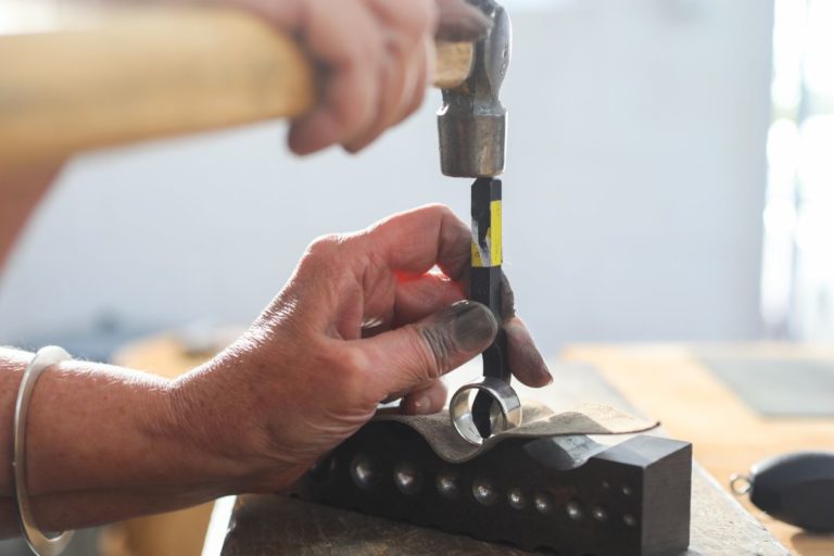 Les Poinçons de l'argent en détails - Bijoutier Horloger